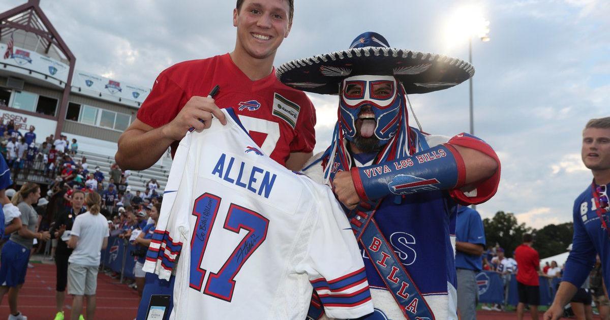 Pancho Billa makes first training camp despite chemo treatment