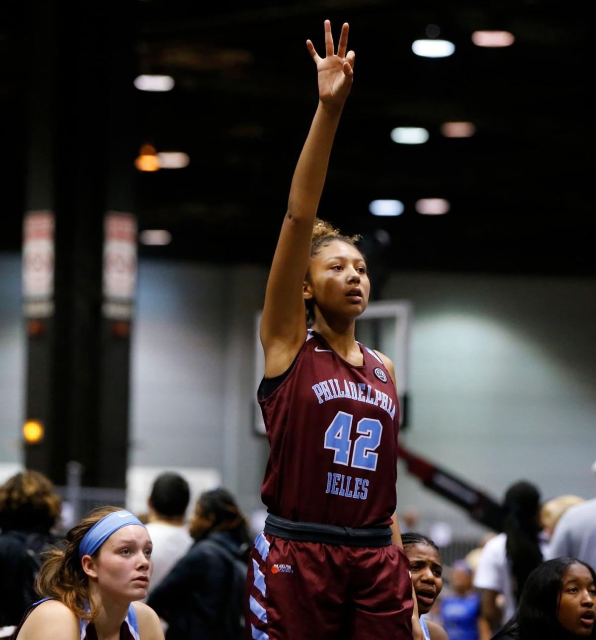 Philadelphia Belles' Amari DeBerry at Nike Elite Youth Basketball tourney