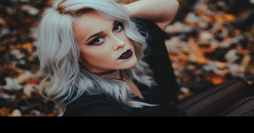 Cami Clune gives 'mesmerizing' performance that wows judges on 'The Voice'