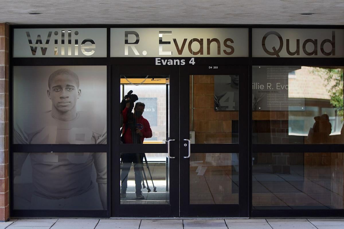 UB rededicates residence hall in honor of running back Willie Evans