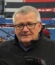 Auto racing graphics designer Bruce Roll draws up artful legacy