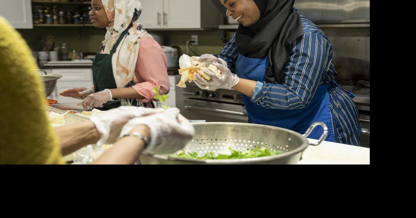 Volunteers deliver meals to Buffalo's Muslim community