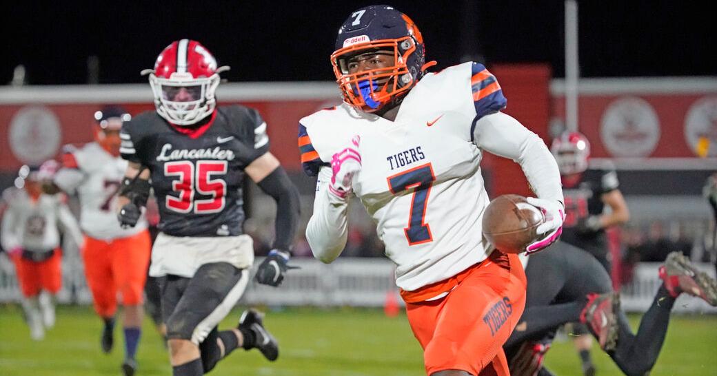 Bennett's Jayden Lewis leads UB football's initial recruits at start of ...