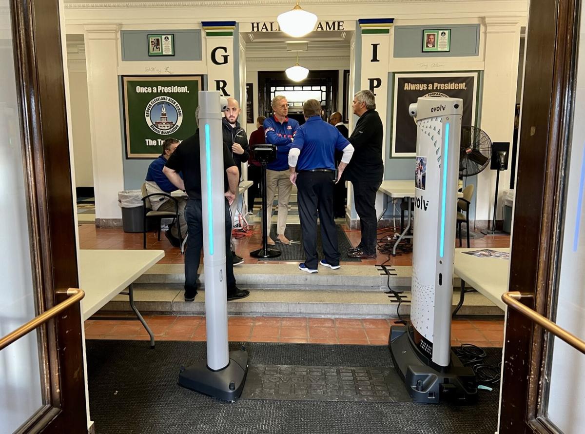 Buffalo Public Schools demonstrates new walkthrough weapons detection ...