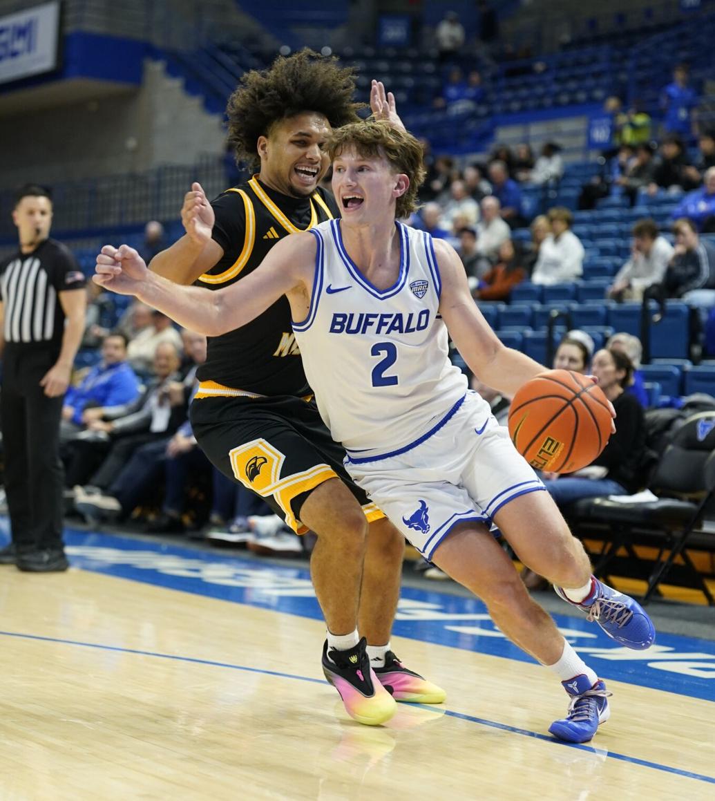 Sabol, Oboh leads Buffalo to win over Ball State, 3-0 start in the MAC