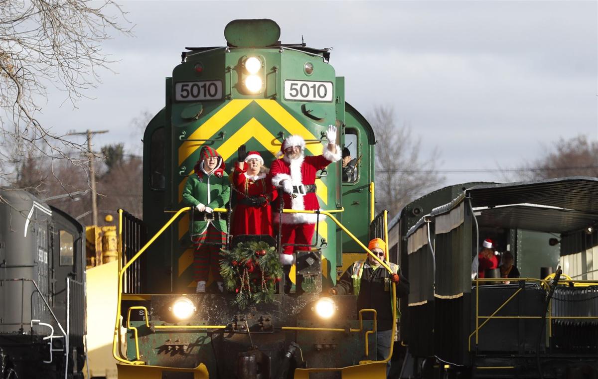 Santa Claus arrives by train in Hamburg
