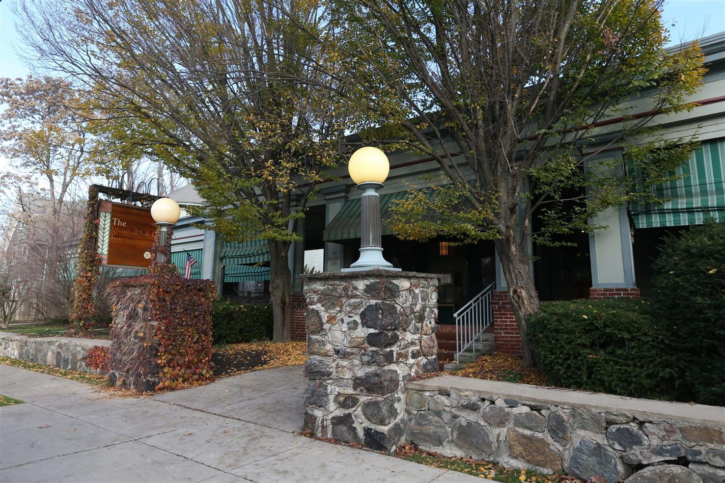 Douglas Jemal scraps changes to Roycroft Inn painting scheme