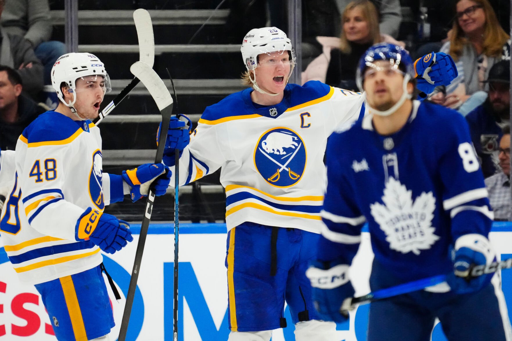 Buffalo Sabres defeat Toronto Maple Leafs, 7-4