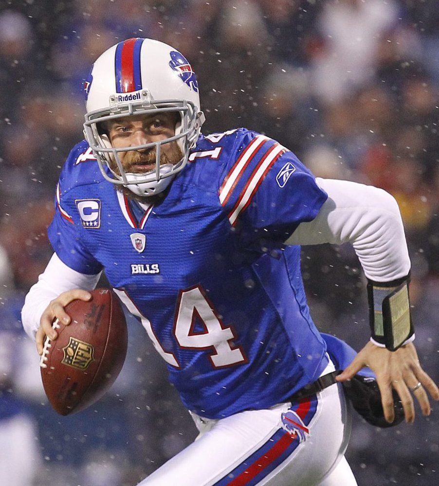 Ryan Fitzpatrick은 Bills Playoff에서 상의를 벗은 사진 뒤에 숨겨진 이야기를 들려줍니다. 버팔로 지폐 ...