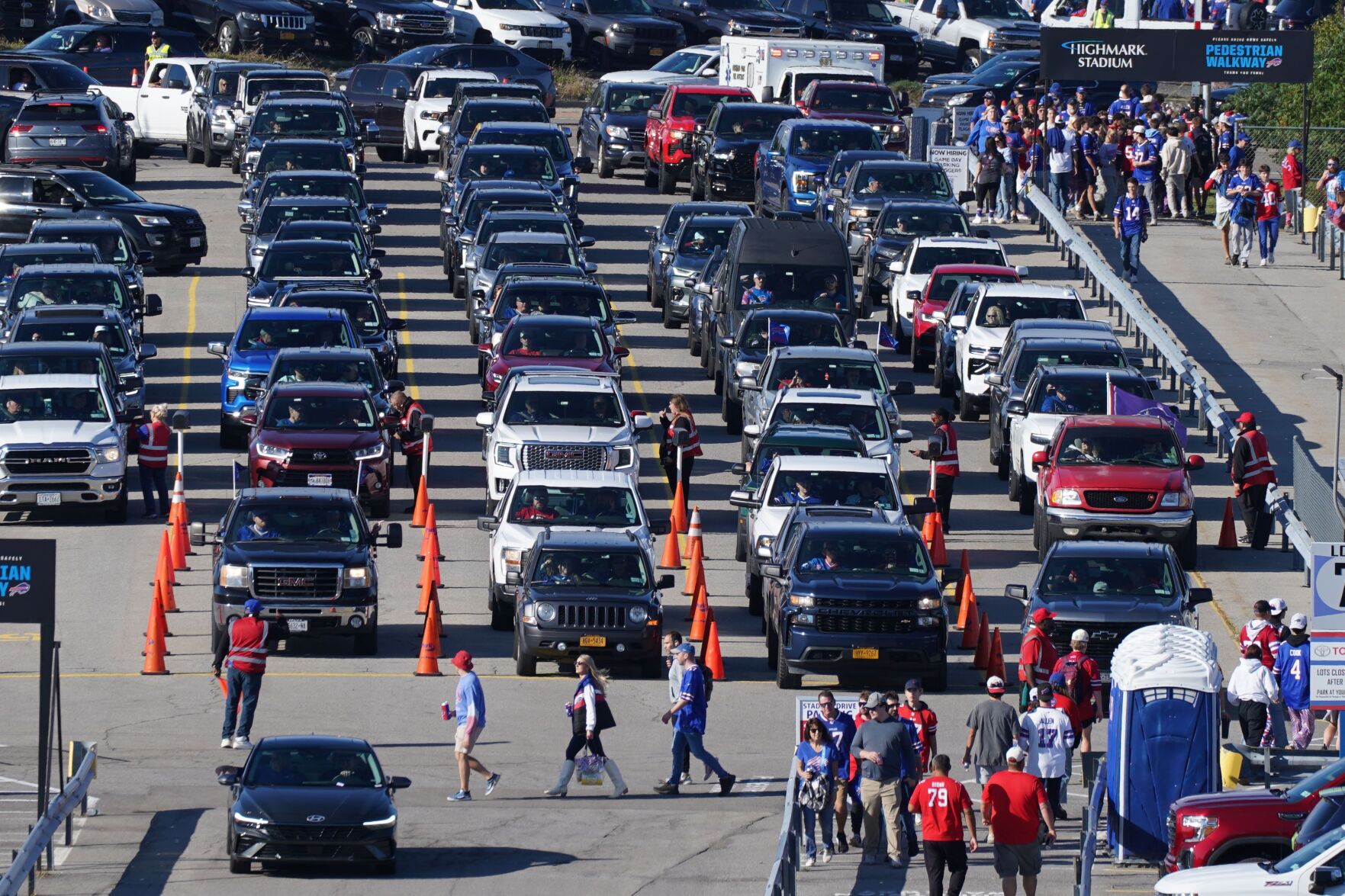 Early traffic woes for fans, but parking spots not an issue