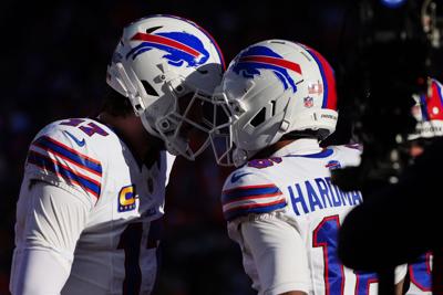 Mecole Hardman among Bills signed to future/reserve deals