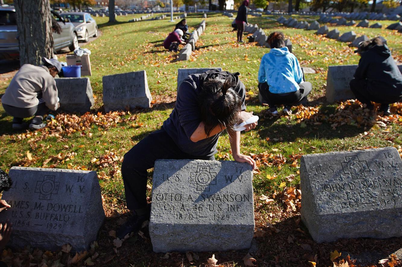Sean Kirst: 'I tell each one thank you': At Forest Lawn, students bring ...