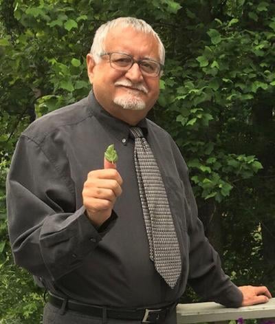 Mike Mazur, 77, singer and songwriter who celebrated the Queen City