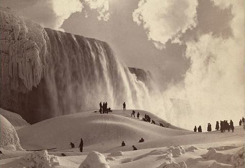 In 1912, Niagara Falls ice bridge cracks, and three are swept to their ...