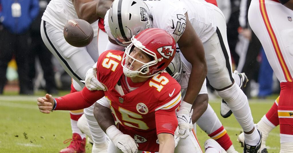 Raiders' Malcolm Koonce, a UB product, becomes first to sack Patrick ...