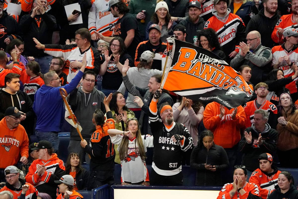 Buffalo Bandits crush Las Vegas Desert Dogs, clinch home playoff game