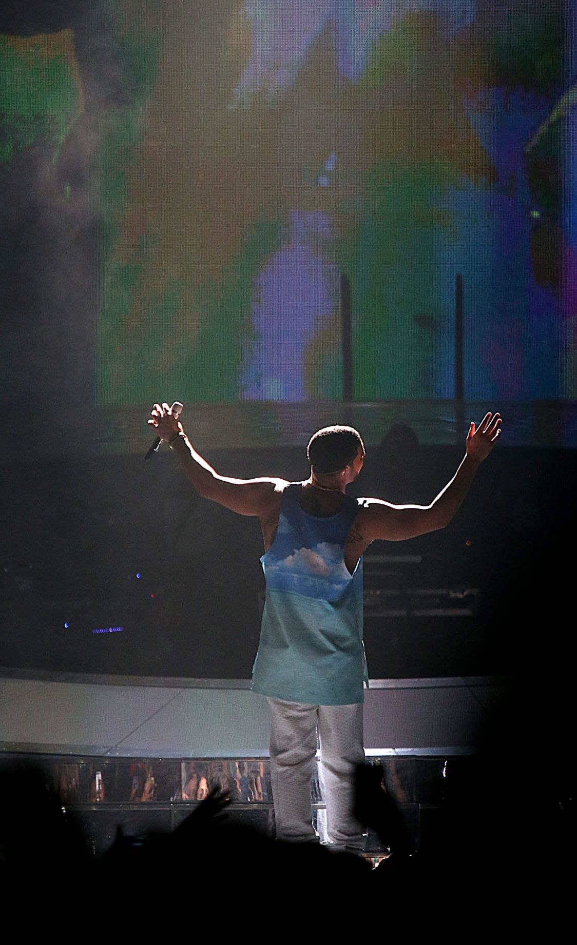 Hip-hop star Drake entertains a frenzied First Niagara Center crowd ...