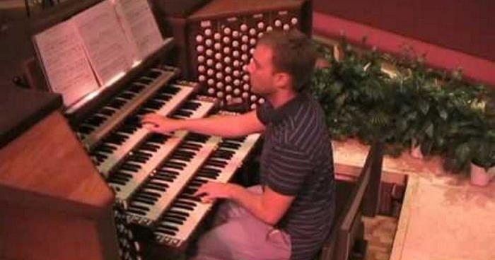 Organ virtuoso Garrett Martin winging it in free recital at St. Stan’s