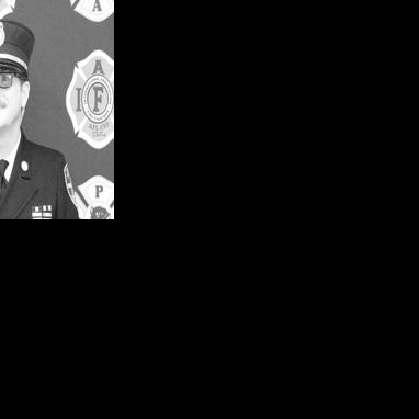 Captain Michael Wisniewski receives award