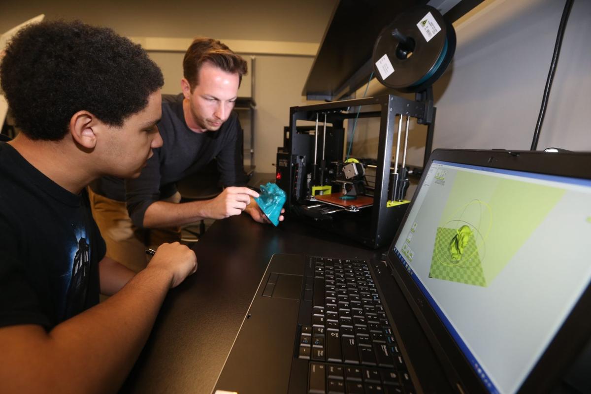 3-D printing lab opens students’ eyes to new dimensions in manufacturing