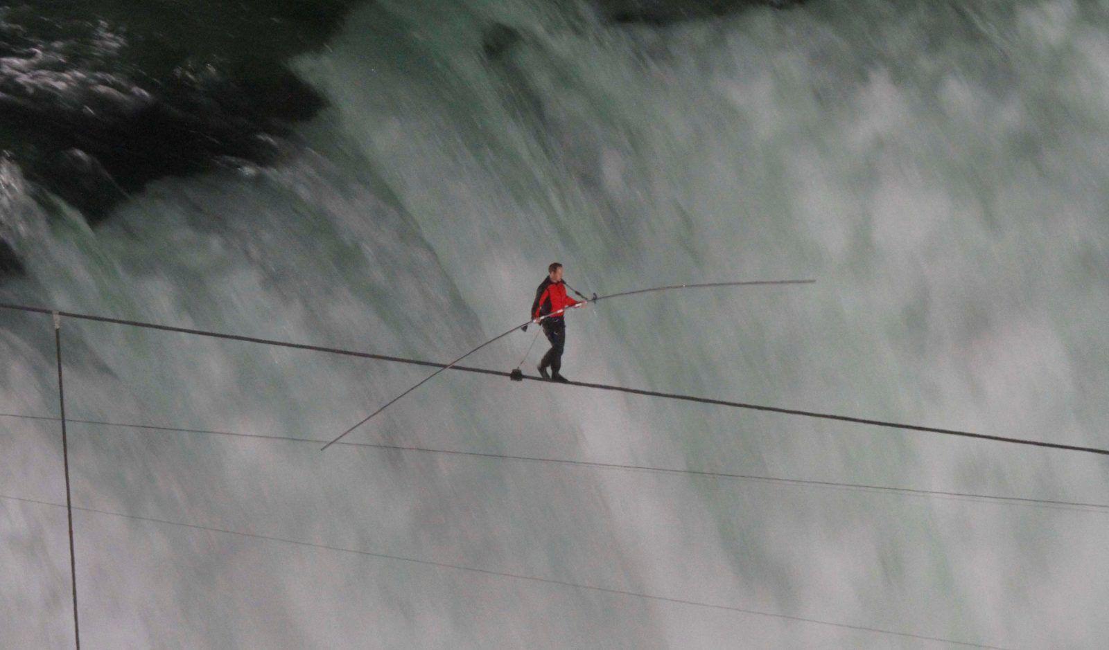 Wallenda wire-walks into history, crossing mighty falls in 26 minutes