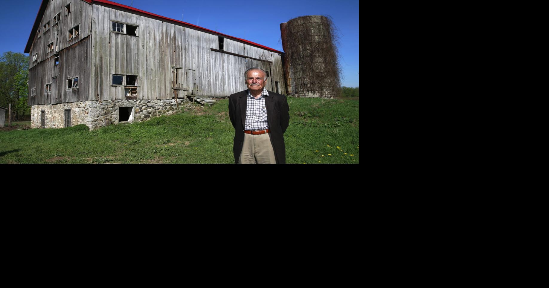 Preservationists try to save Clarence barn for history