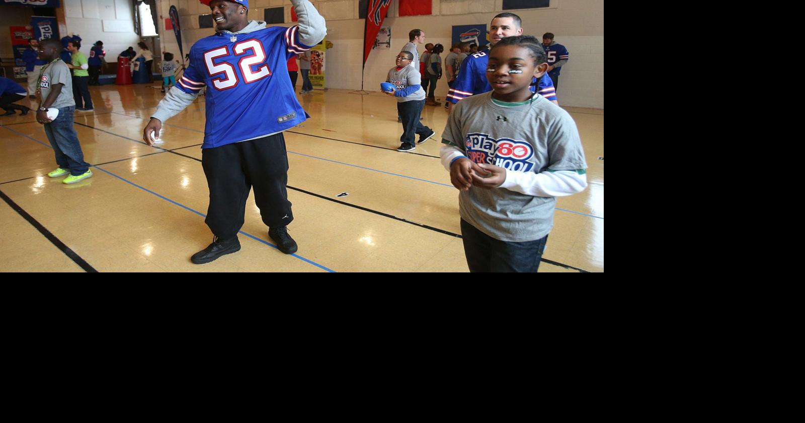 Former Bills defensive end Arthur Moats retires