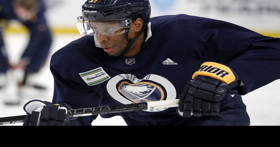 Former Sabres on the move: Wayne Simmonds signs with Maple Leafs