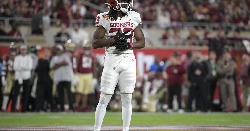 Undersized linebacker DaShaun White signs with Bills