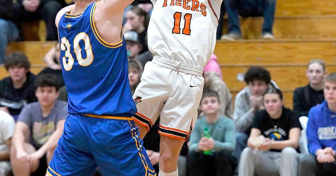 Webster splits Conference games, Widiker dominates the paint | Sports ...