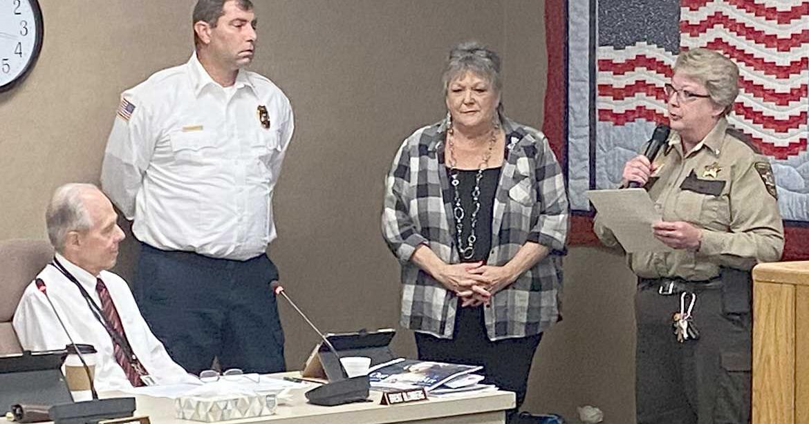 Disarming heroes honored: Barnette, Wenthe receive commendation awards ...