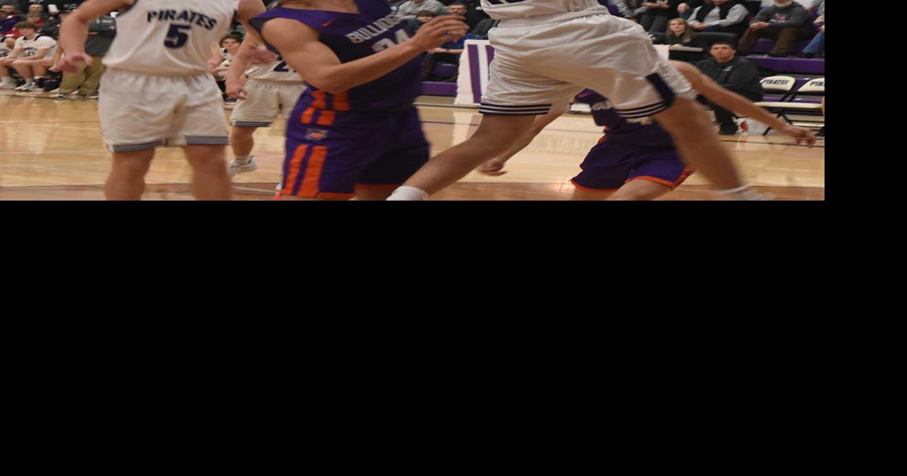Pirate cagers fall to Bulldogs | Sports | burnettcountysentinel.com