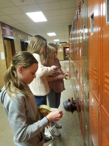 Spring Creek Middle School students create 1,000 valentines | Local ...