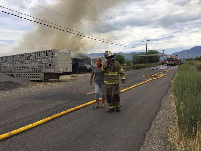 Multiple fire agencies respond to large barn fire in Mendon | Local ...