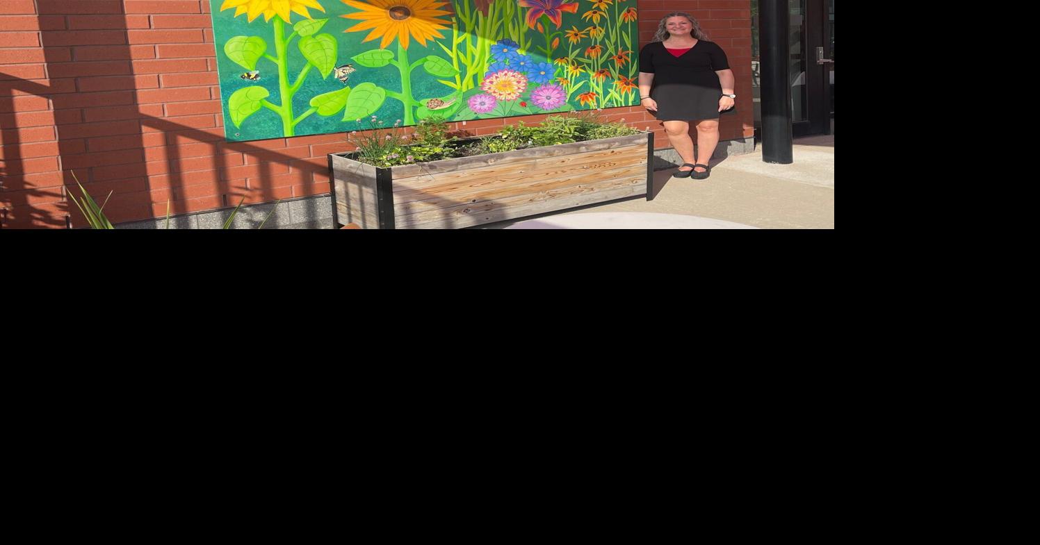 New mural transforms Southfields library’s reading garden