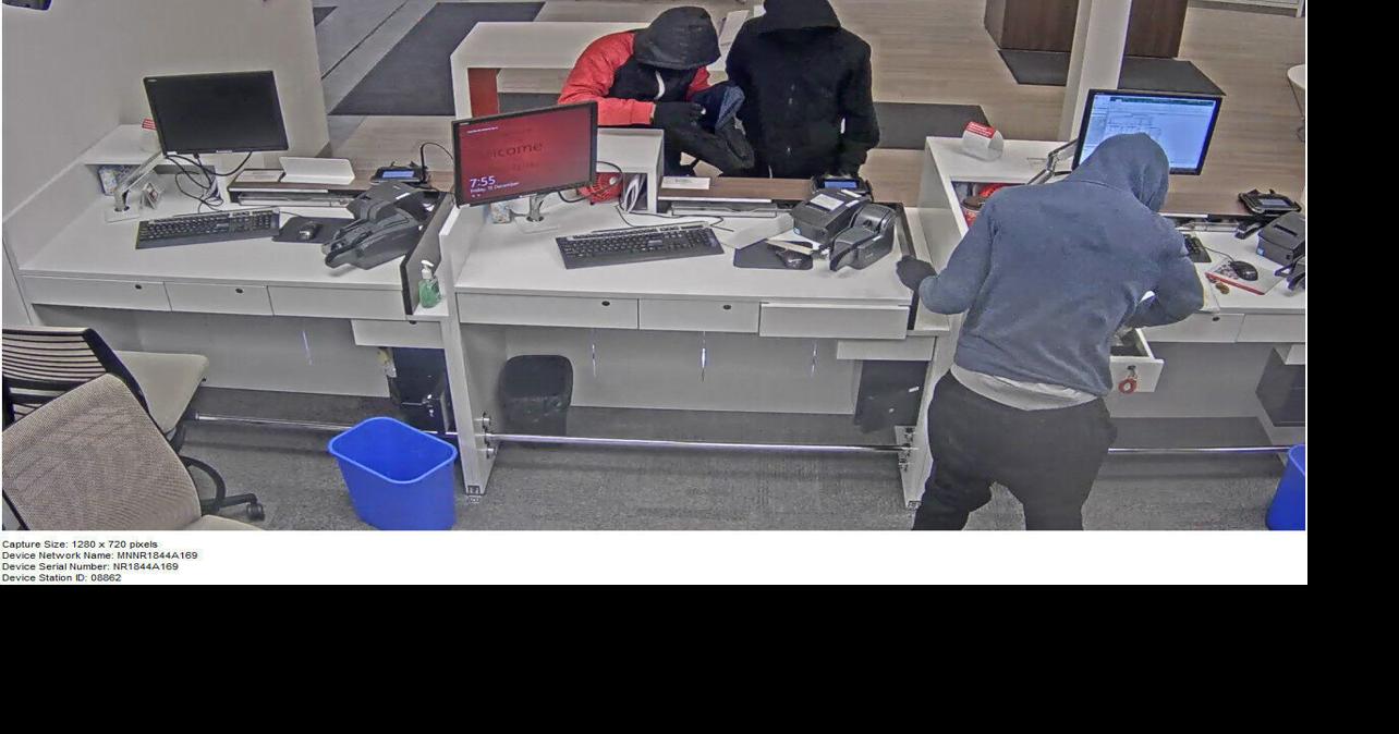Three suspects sought after Cambridge bank robbery