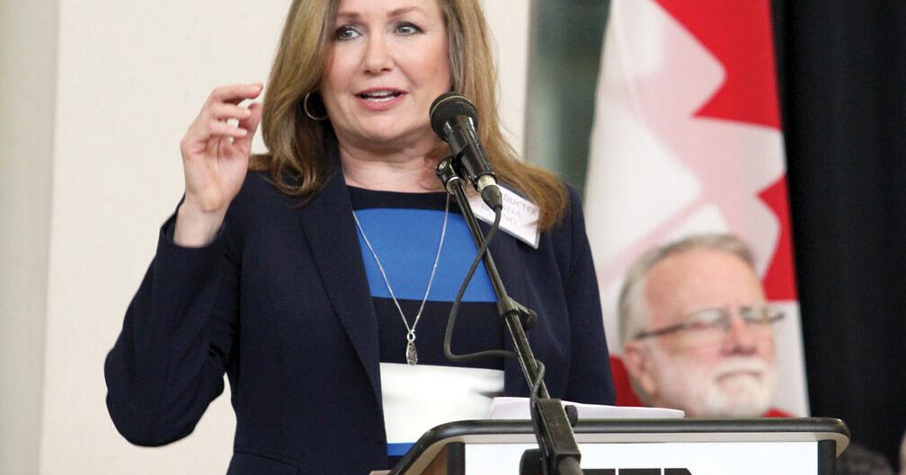 Pioneering female sportscaster joins Hall of Fame