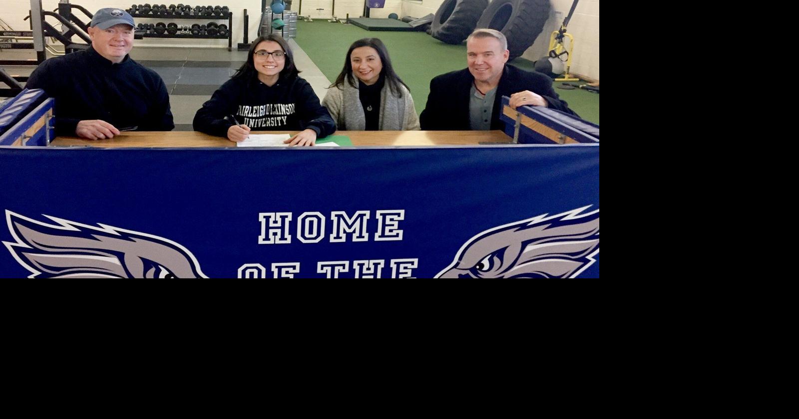 Maddie Robbins stays in Jersey, but commits to different university
