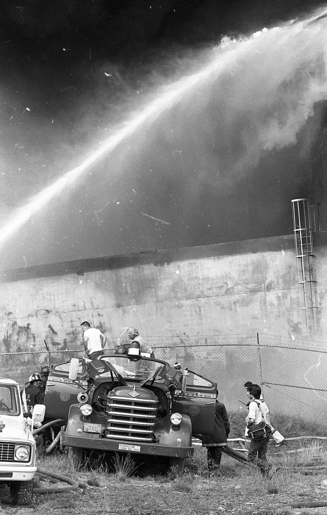 Sandwich Firefighters Remember 'Torrid Tuesday' Tank Farm Fire ...
