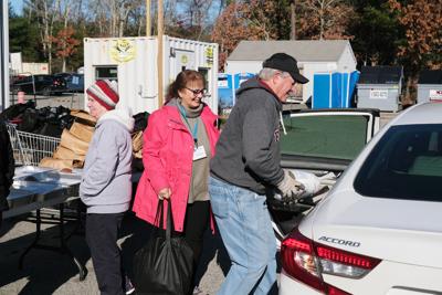 Service Center Provides 900 Turkeys With All The Trimmings This Week ...