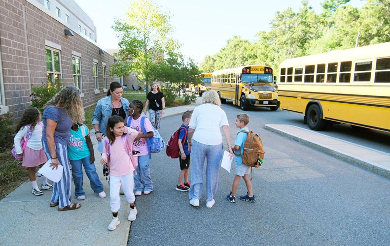 PHOTOS: Bournedale Elementary First Day | Bourne | capenews.net