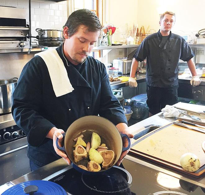 Gourmets And Good Eaters: Andy Medeiros Makes Authentic Vietnamese Pho ...