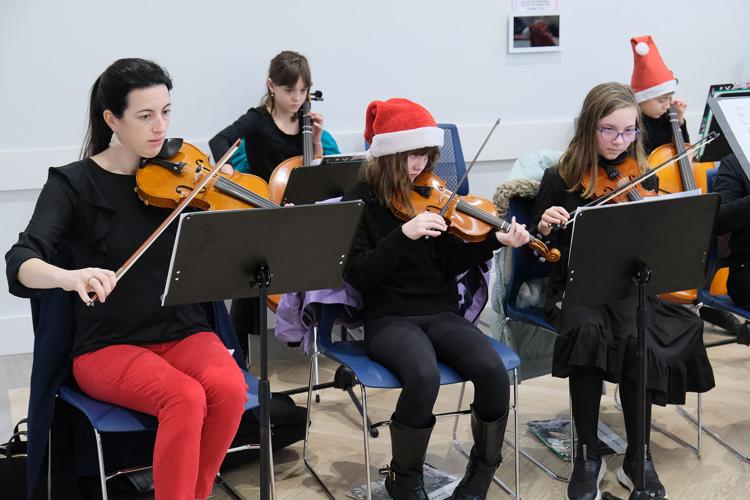 Oak Ridge Students Ring In Holidays On High Note | Sandwich News ...