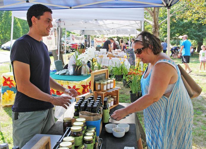 Sandwich Farmers Market Draws A Crowd | Sandwich News | capenews.net