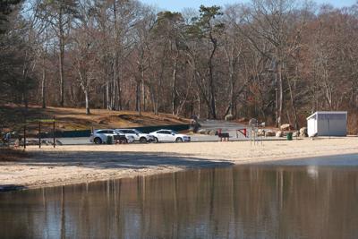 Mashpee Selectmen Vote To Keep Town Beaches Closed To Nonresidents ...