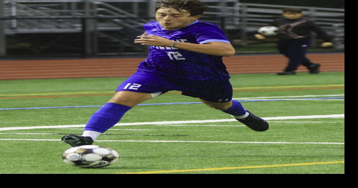 Boys' Soccer Falls To EB | Mashpee Sports | capenews.net