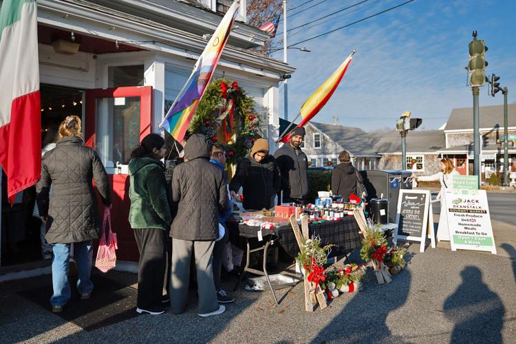 PHOTOS: Sandwich Village Stroll, December 7, 2025 | Sandwich | capenews.net