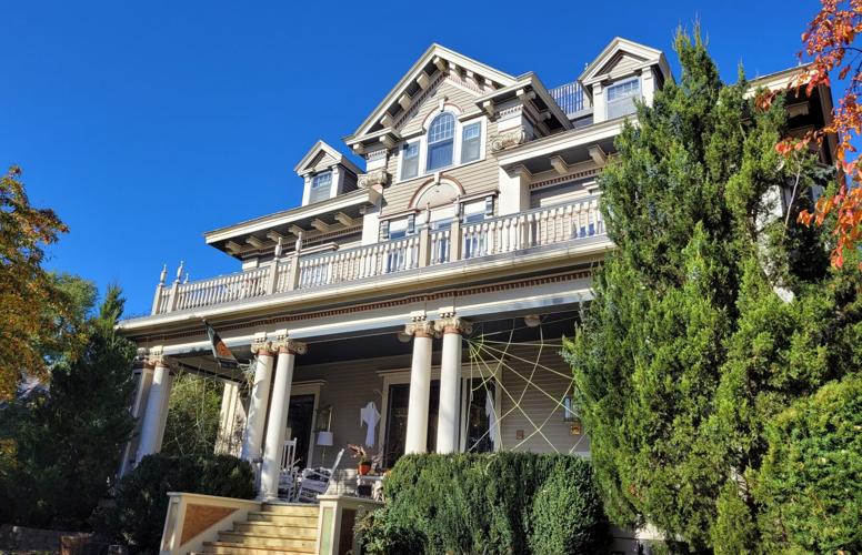 Farr House haunted foyer open for Halloween photos | Local News Stories ...