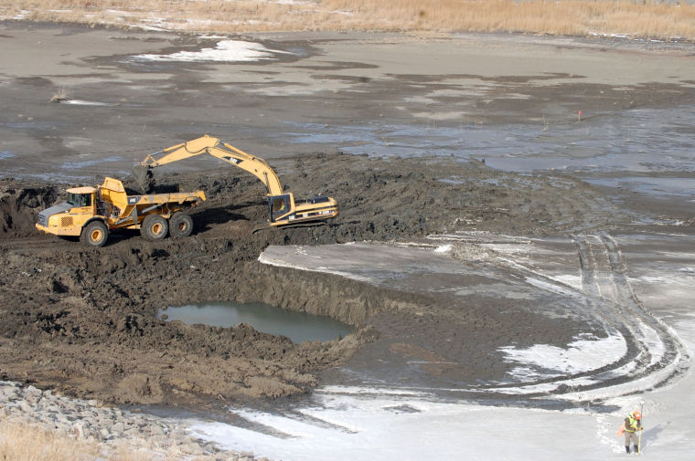 Work begins to reduce sediment build-up at Oahe emergency spillway ...