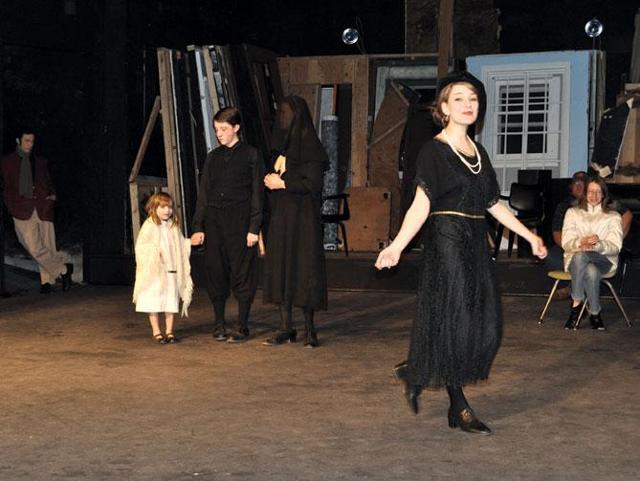 Play gives glimpse of theatre life | News | capjournal.com